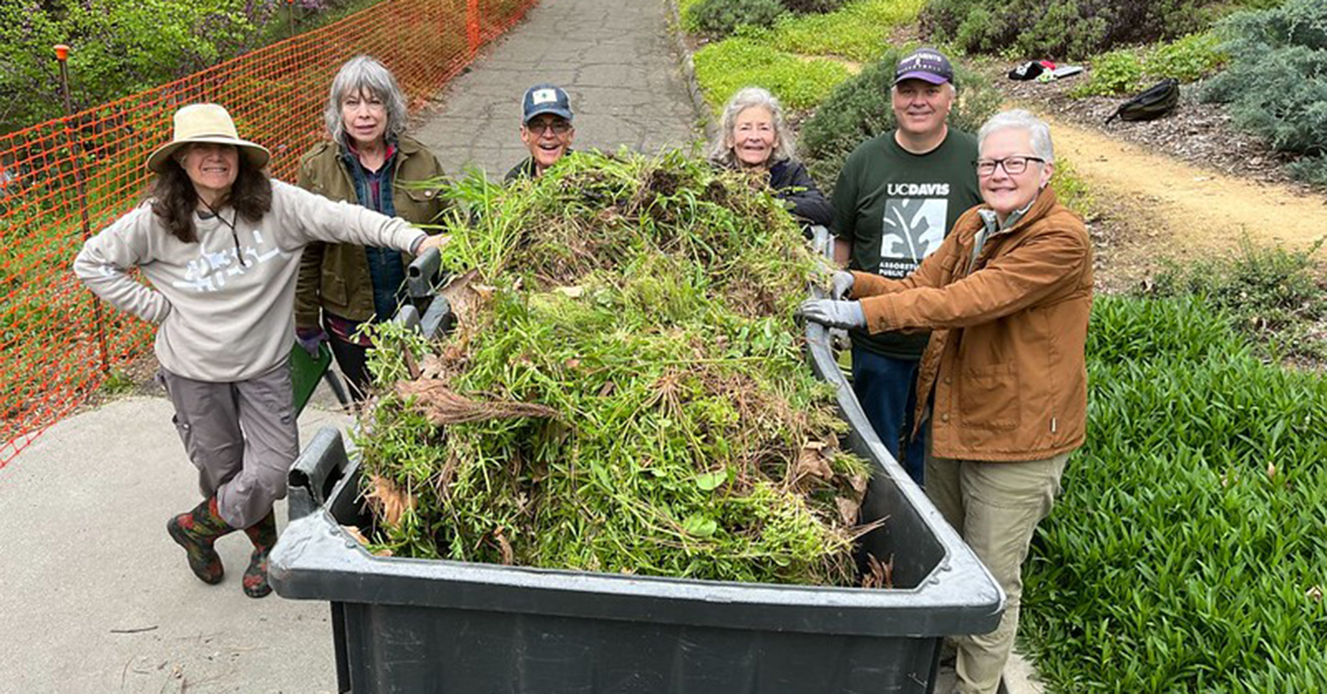 2025 Volunteer recruitment | UC Davis Arboretum and Public Garden